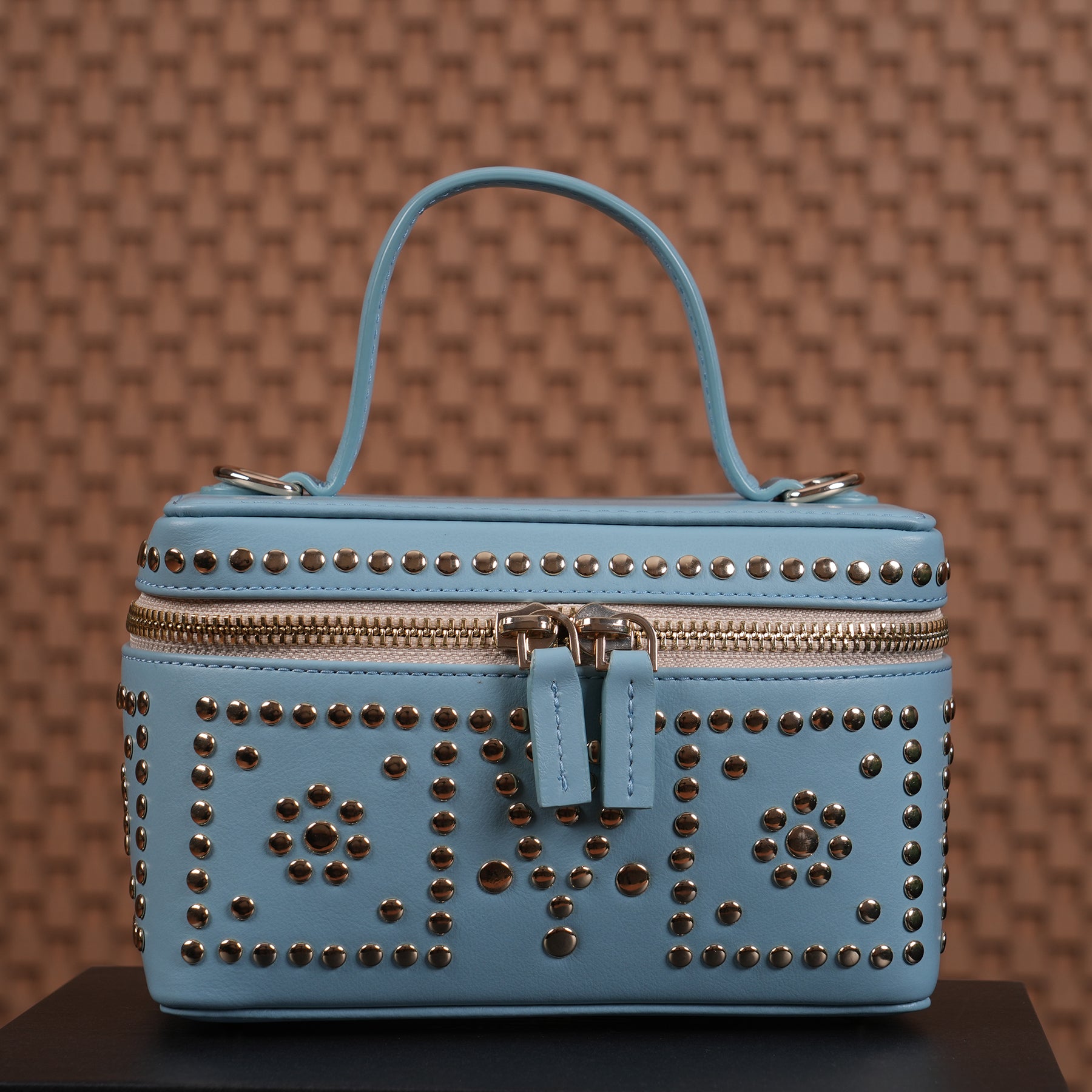 Mandoos Leather Bag – Tashkeel